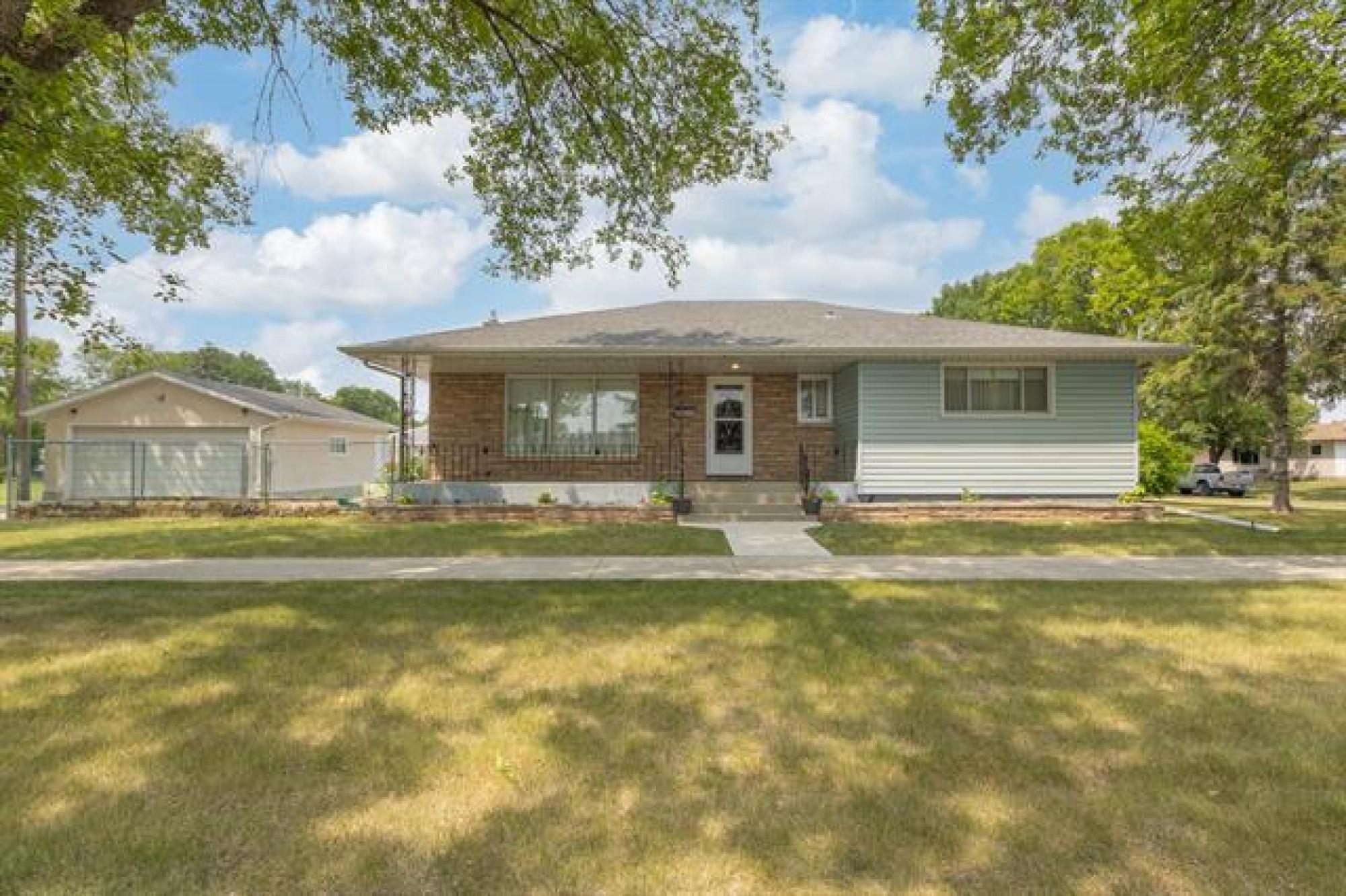 Garden City For Sale - Winnipeg Free Press Homes