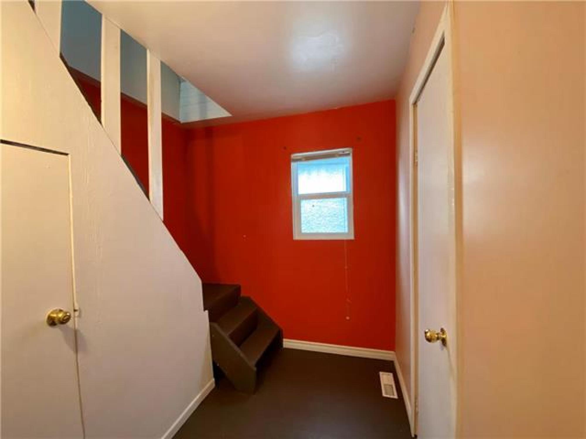 831 McCalman Avenue, R2L 1G9, 3 Bedroom, 1 & 1/2 Storey for sale North ...