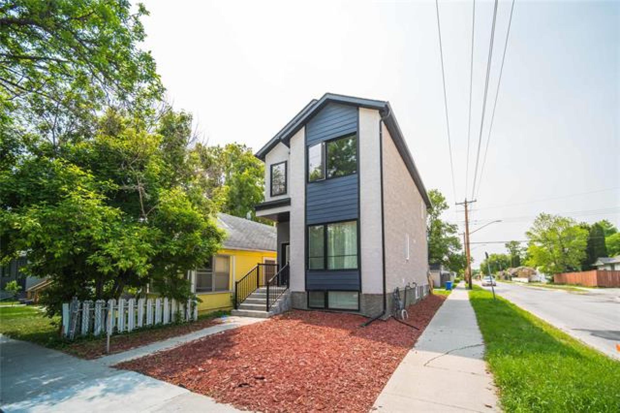 St James For Sale - Winnipeg Free Press Homes