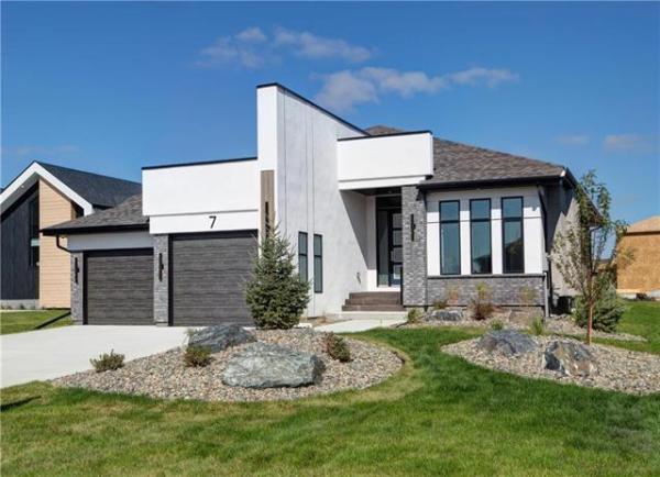 in Oak Bluff For Sale - Winnipeg Free Press Homes