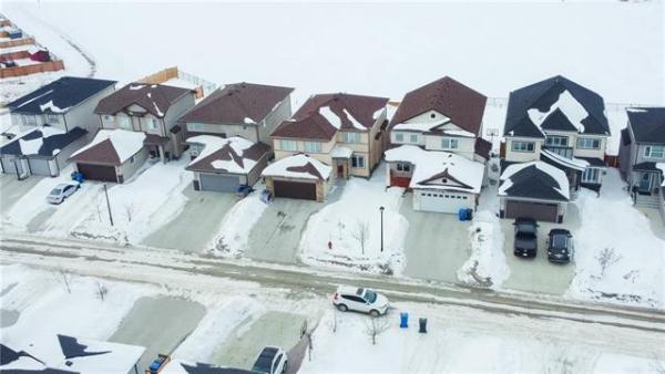 Castlebury Meadows For Sale - Winnipeg Free Press Homes