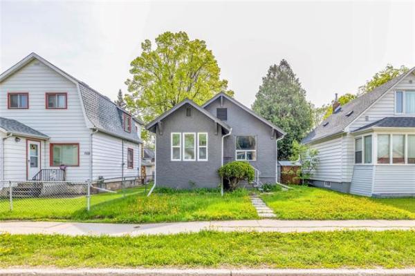 Houses at West For Sale - Winnipeg Free Press Homes